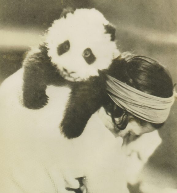 Ruth Harkness and Su Lin. Photo: Lotte Jacobi. | Vicki Constantine Croke